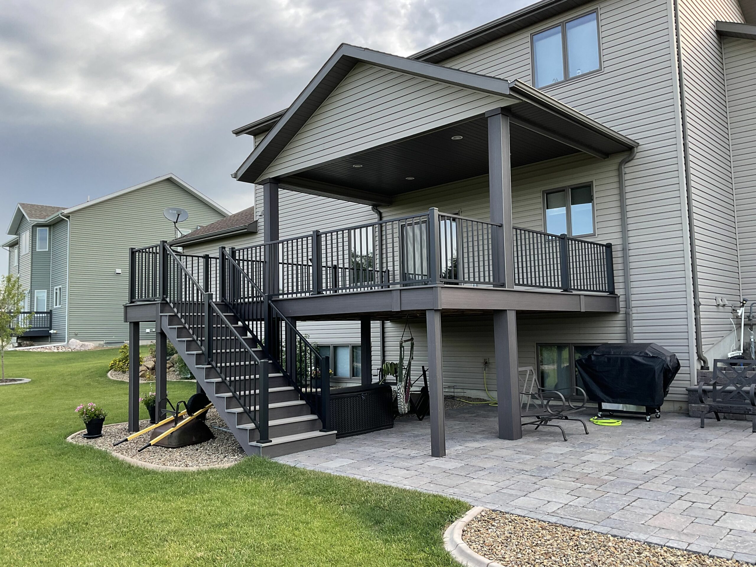 Tailoring Your Deck Design to Your Home's Aesthetic: A Guide - Vantage ...